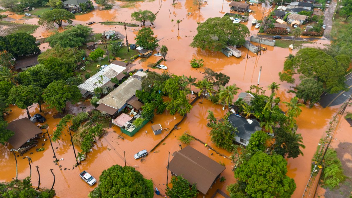 Hawaii’s flooding threatens dam, prompts evacuations – NBC New York