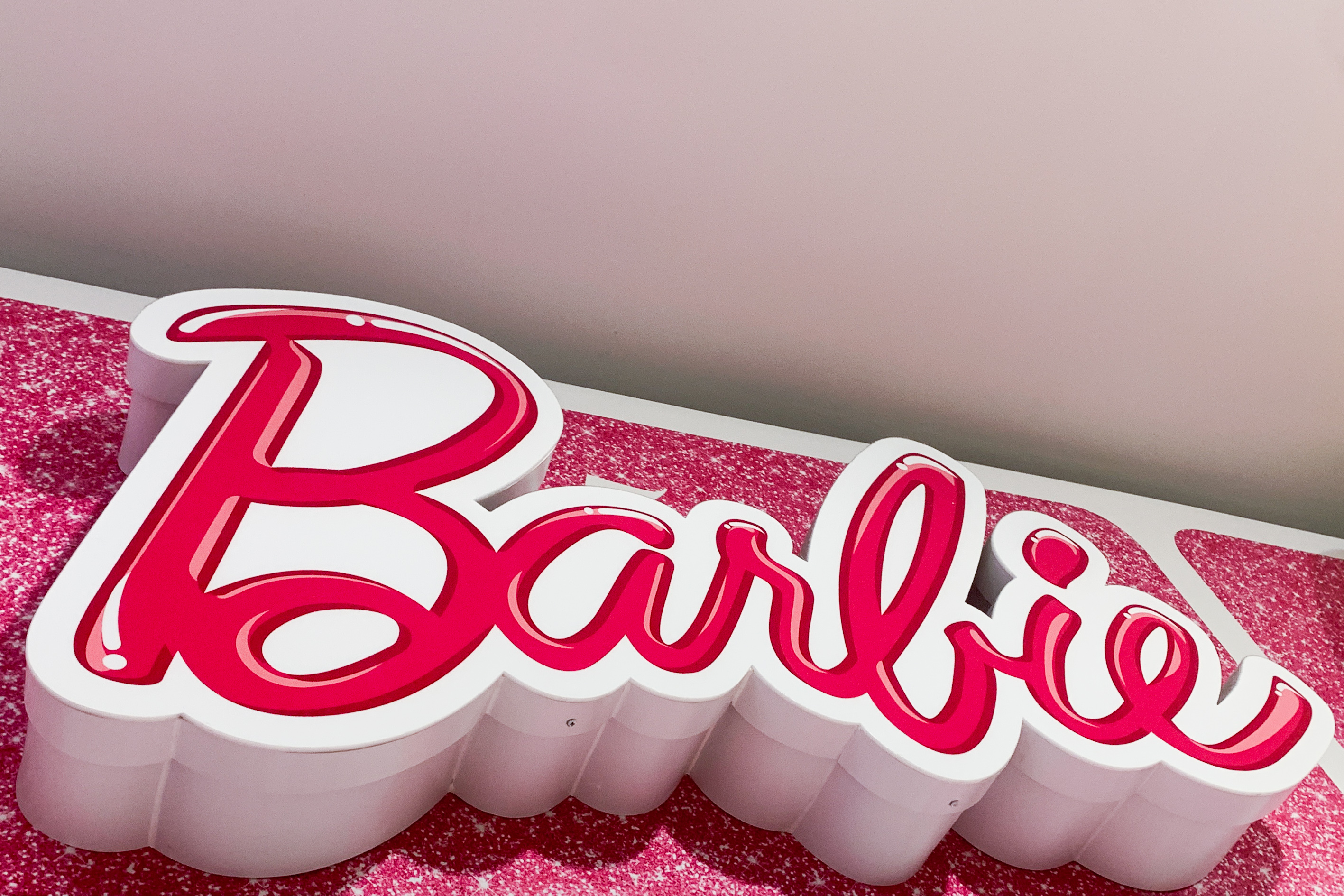 Fans upset after Barbie Dream Festival – NBC New York
