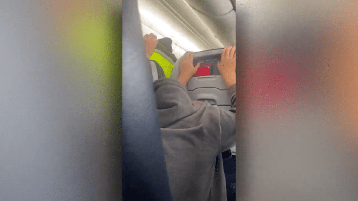 Chicago-bound flight diverted after ‘disruptive’ passenger – NBC New York