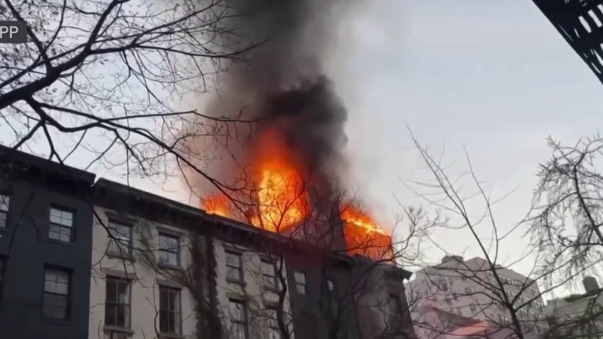 Fire rips through empty building in Chelsea – NBC New York