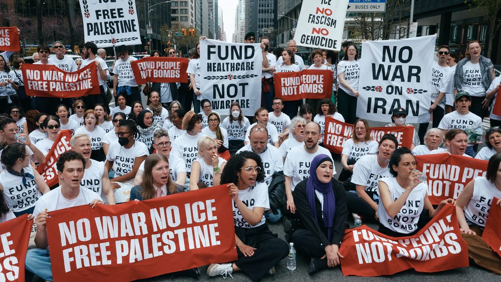 NYPD arrests 90 outside Schumer, Gillibrand NYC officers – NBC New York
