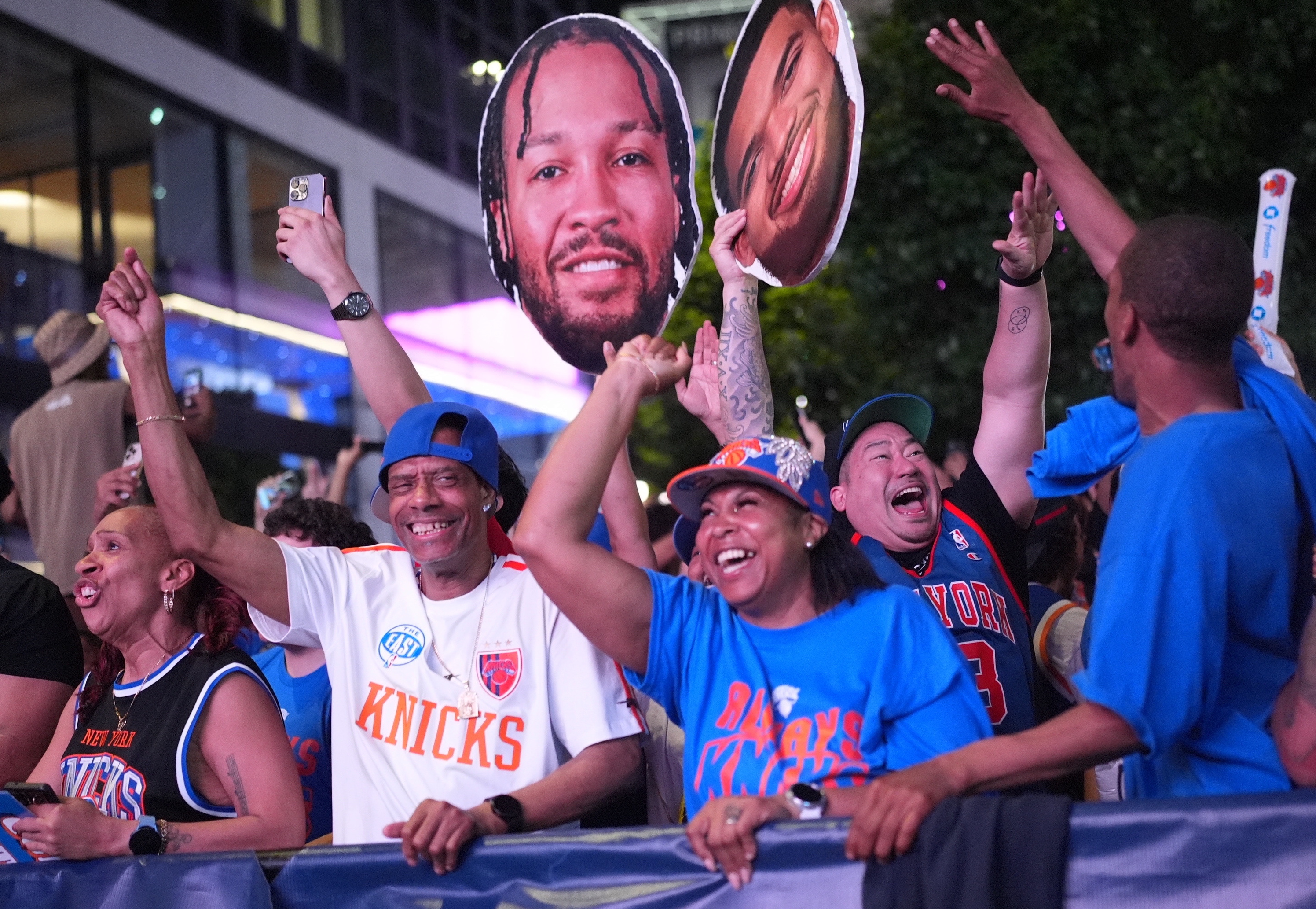 Rowdy Knicks fans get MSG watch party nixed ahead of Game 4 – NBC New York